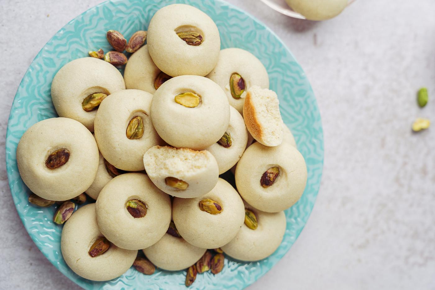 Ghraybeh (Middle Eastern Shortbread Cookies) - Sarah's Plate
